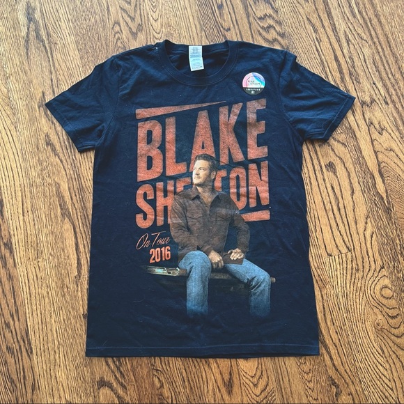 Gildan | Shirts | Blake Shelton Merch Tour Tshirt | Poshmark